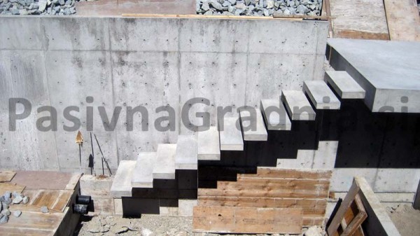 Zunanje betonske konzolne stopnice – ločene stopne ploskve - PASIVNA ...