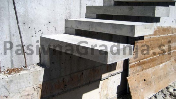 Zunanje betonske konzolne stopnice – ločene stopne ploskve - PASIVNA ...