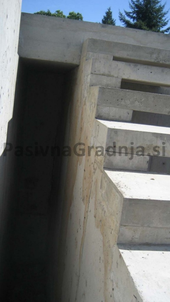 Zunanje betonske konzolne stopnice – ločene stopne ploskve - PASIVNA ...